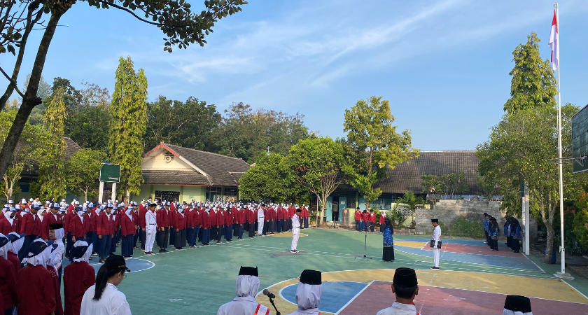 UPACARA PERINGATAN HARI LAHIR PANCASILA TAHUN 2024 SMP NEGERI 4 SEWON ...